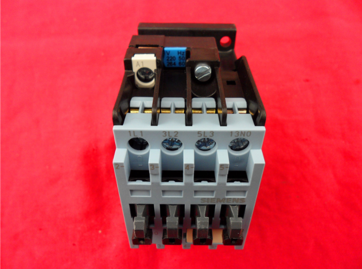 1PC New Siemens 3TS3010-0XM0 3TS30100XM0 Contactor AC220V In Box Brand ...