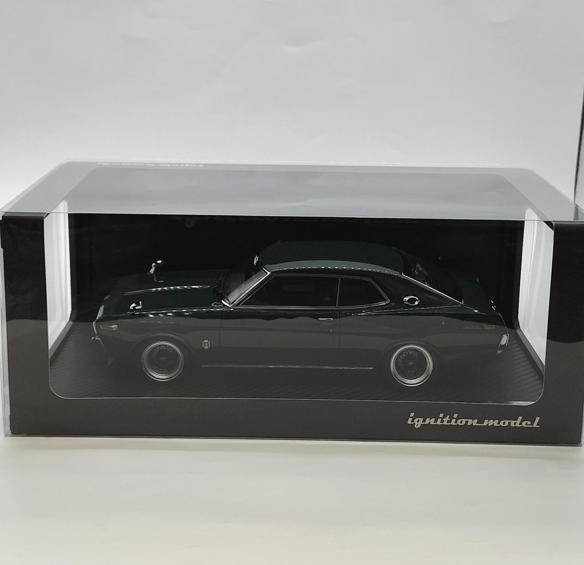 Ignition Model 1/18 Nissan Laurel 2000SGX (C130) Green Model Ignition Model 1/18 Nissan Laurel 2000SGX (C130) Green Model