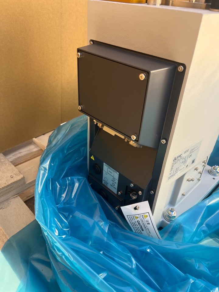 Mitsubishi Industrial Robot Arm RH-20FRH10045-D Controller CR800-20HD ...