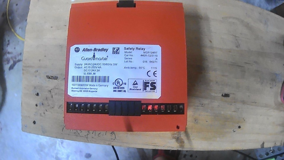 ALLEN BRADLEY 440R-G23110 GUARD MASTER SAFETY RELAY MSR124RT SER.A ...