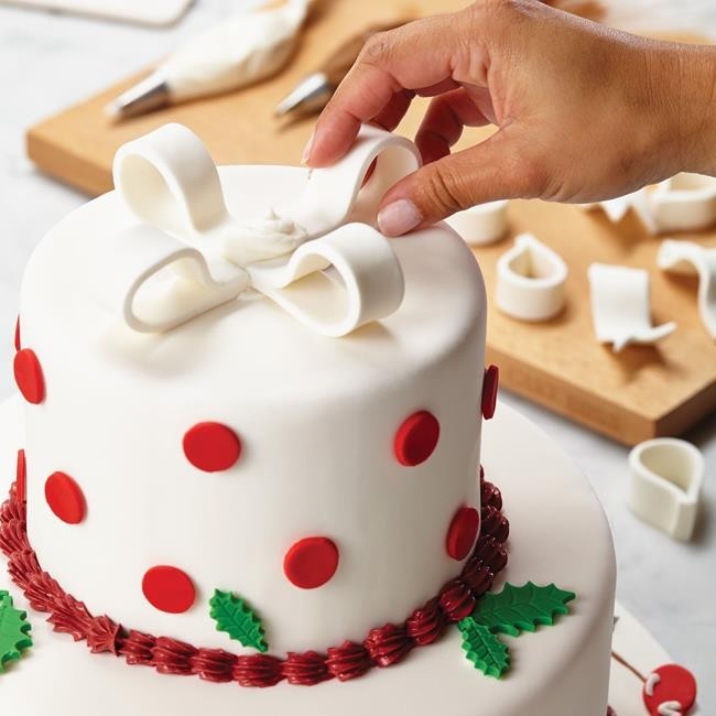 Christmas Cake Decorating Kit 25 Pcs - Various Designs, Cake Boss MSRP ...