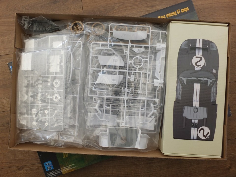 Trumpeter 05403 - Ford GT40 MK II 1966 Le Mans - Massive 1/12 Kit ...