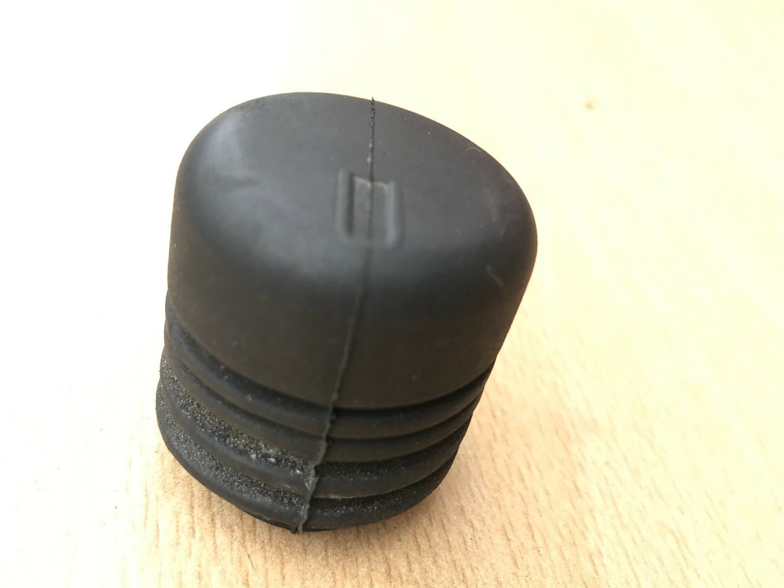 VOLVO V50 C30 S60 FRONT BUMPER SLAM PANEL UPPER RUBBER BUMP STOP 07-12 ...