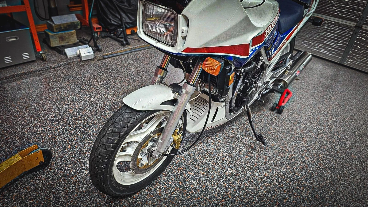 Honda VF1000F Interceptor is Pure ’80s Retro Cool