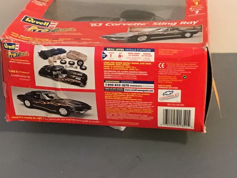 Revell 63 Corvette pro-finish pre- painted black with flames 1:24 snap ...