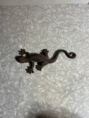 9-1/2” Cast Iron Gecko Statue Animal Prop Garden Lizard Reptile Figure ...