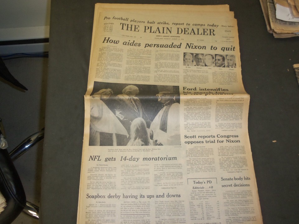 1974 AUGUST 12 THE PLAIN DEALER NEWSPAPER - HOW AIDES PERSUADED NIXON ...