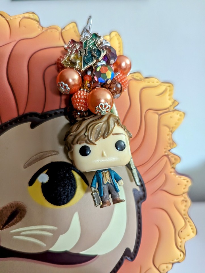 Loungefly Fantastic Beasts ZOUWOU🦁 light up mini backpack & Newt Funko ...