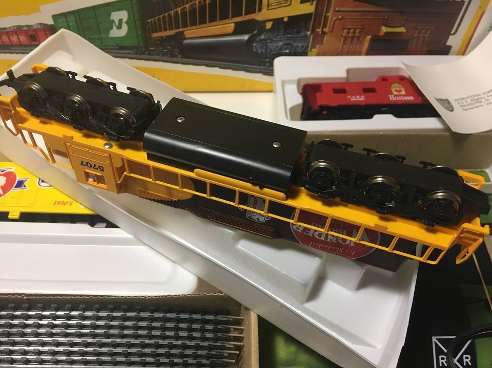 MEHANO HO RAILROAD TRAIN LOCOMOTIVE CARS CABOOSE MODEL THUNDERBOLT ...
