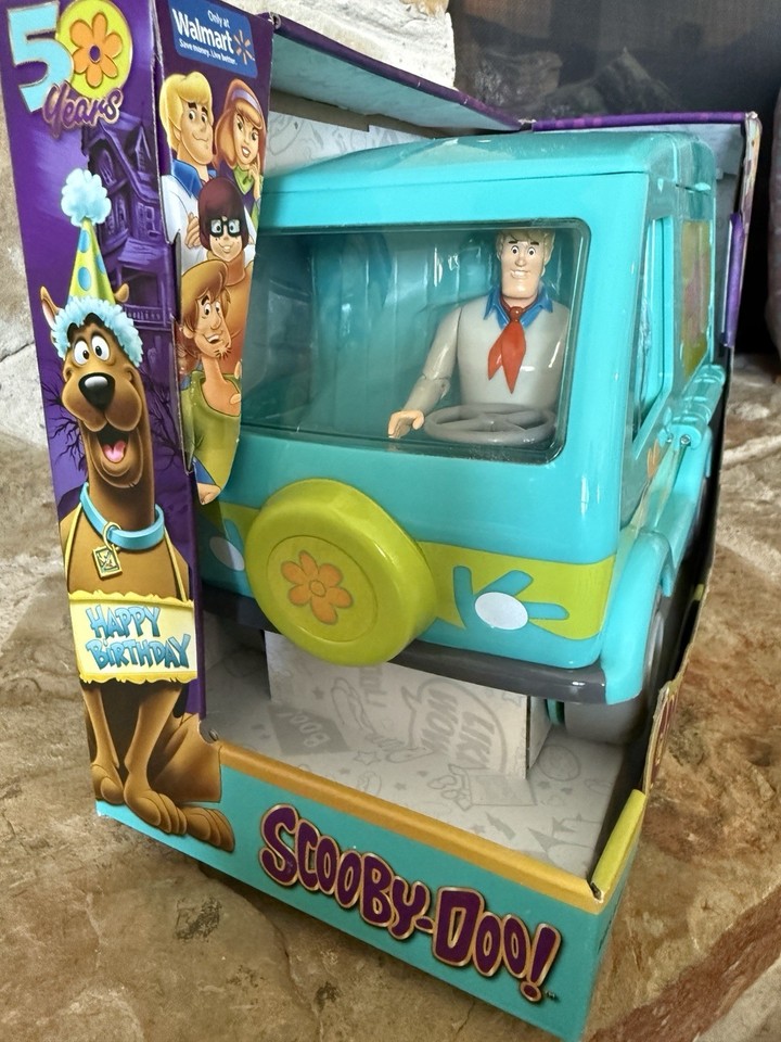 Scooby-Doo! 50th Anniversary Mystery Machine & Fred Action Figure New ...