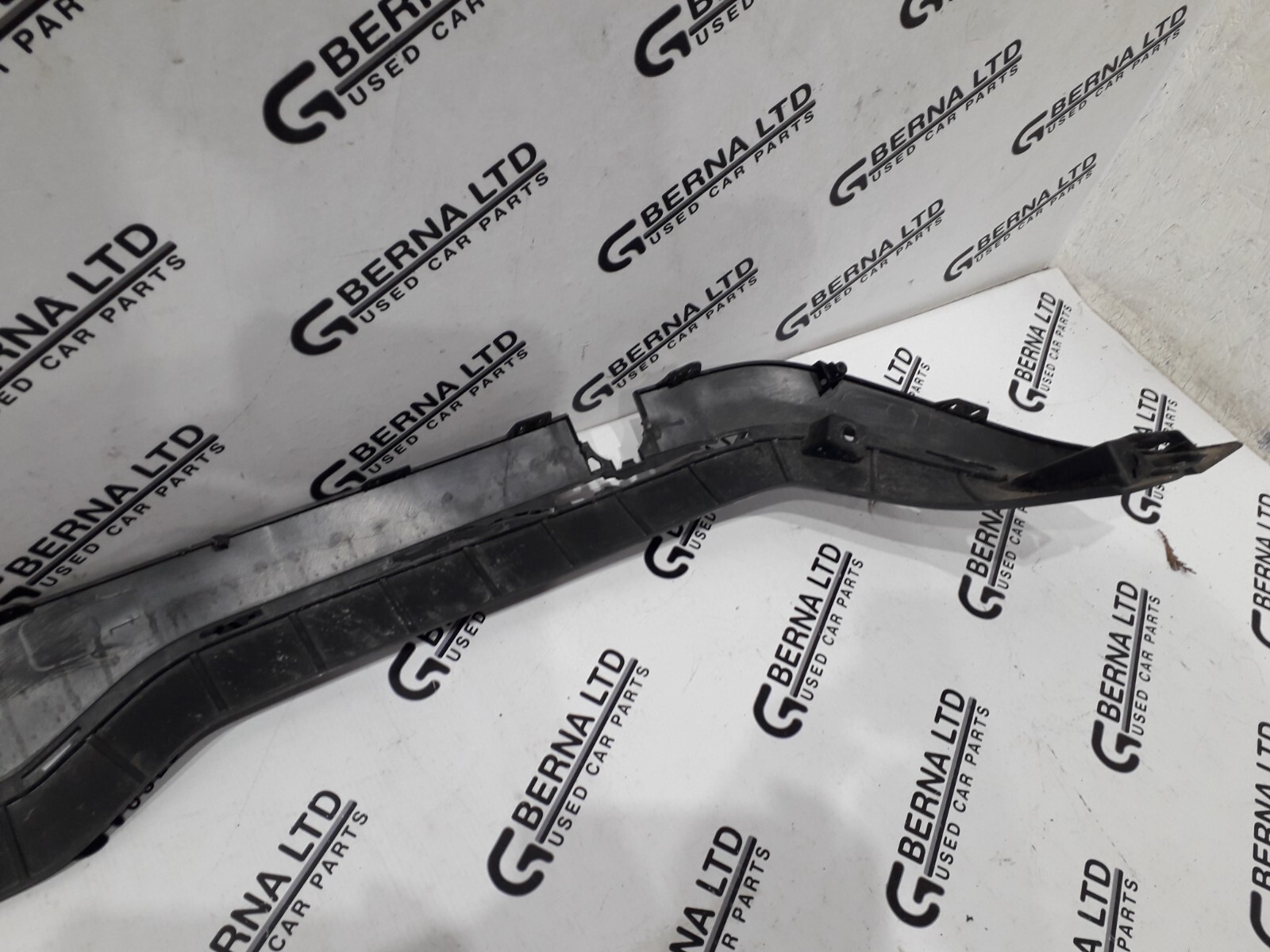 GENUINE KIA NIRO MK1 2016-2022 REAR BUMPER CENTER TRIM 86699-AO000 | eBay