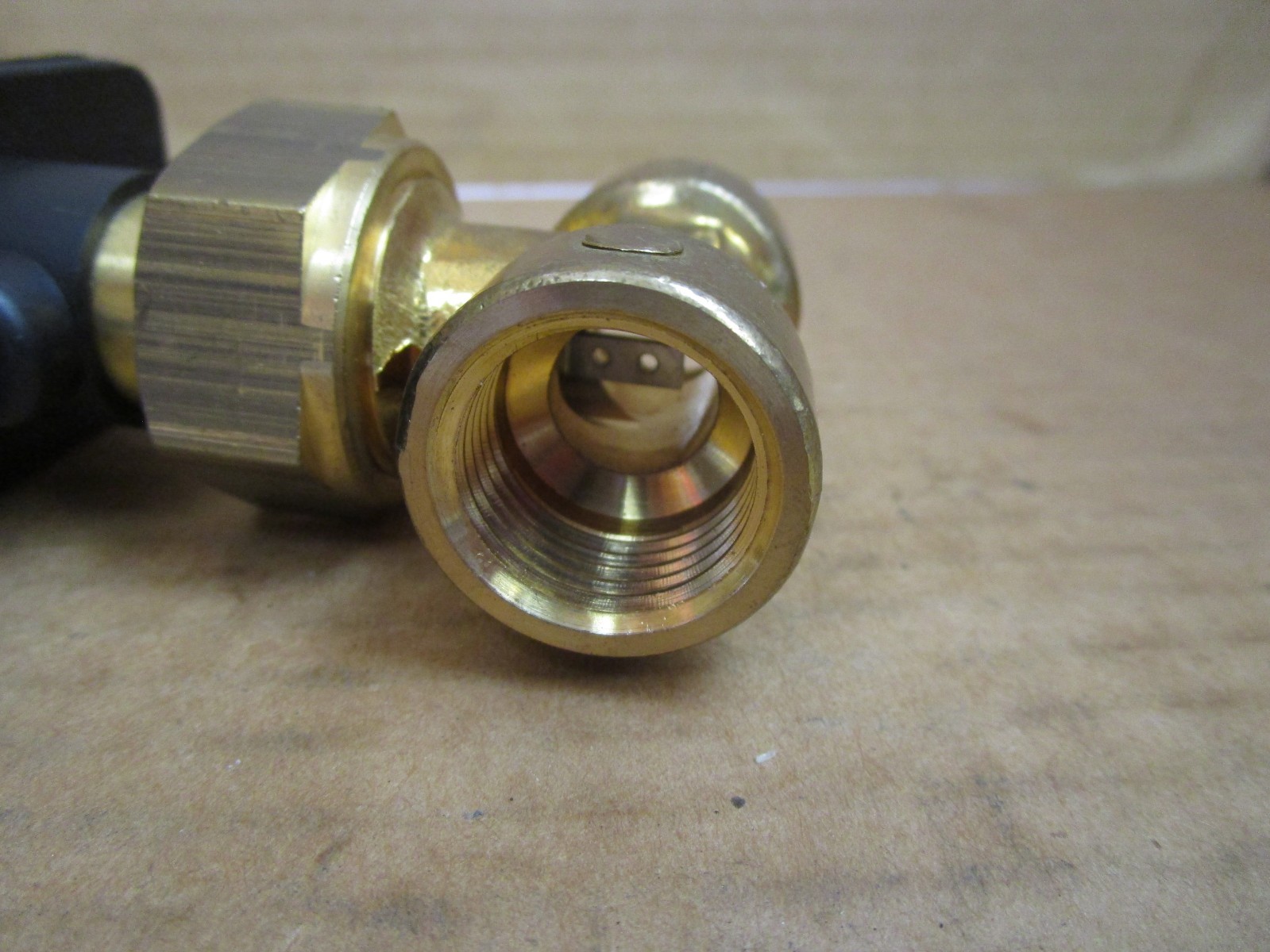 Sika Flow Control Switch VHS 15M VHS15M 230V 20w 1 A Amp 48V 1/2" NPT ...