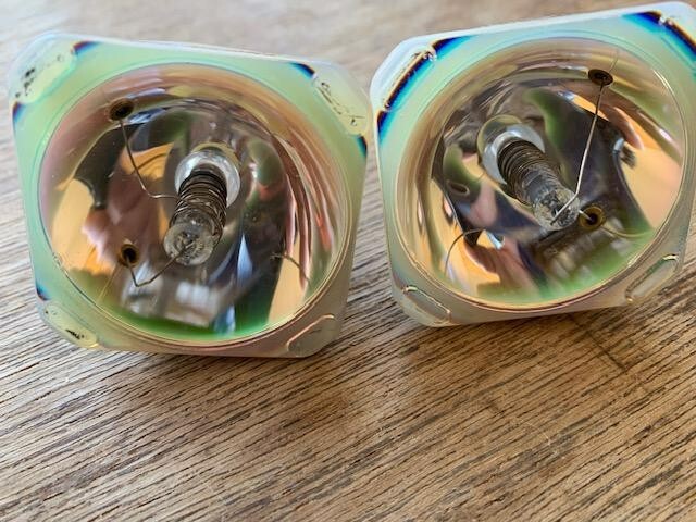 Lot of 2, Genuine OEM Philips UHP 200/150W 1.0 E19 Projector Lamp ...