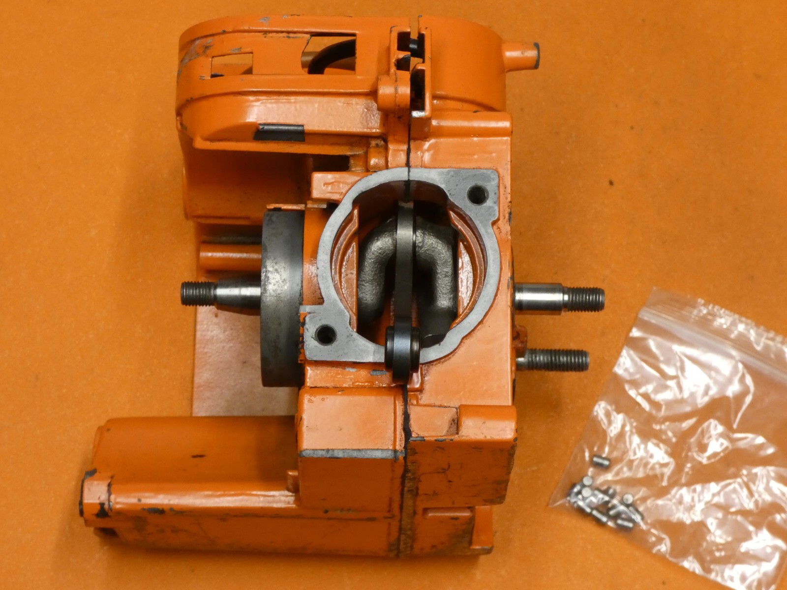 Stihl 009 010 011 012 Crankcase Crank Rod Fuel Gas and Oil Tanks 2 | eBay