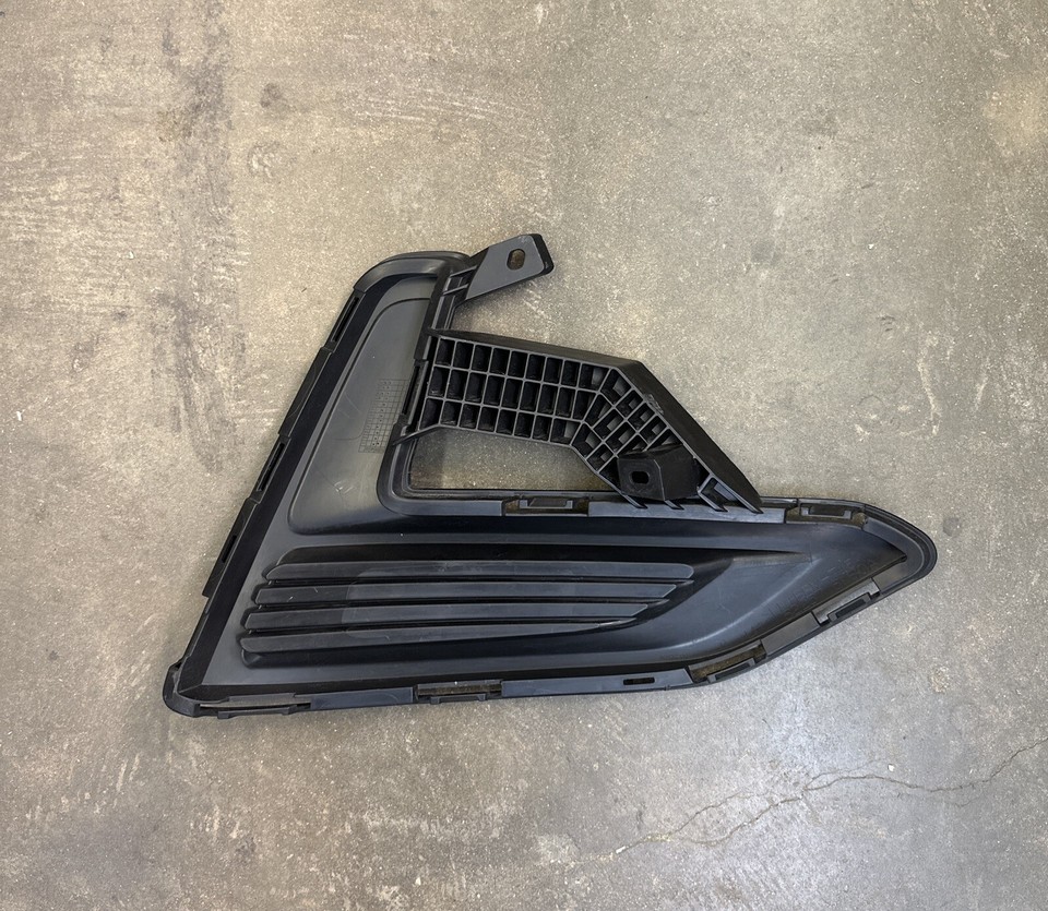 Genuine OEM Nissan Sentra 2020-2024 Front Fog Light Trim no. 62257 ...