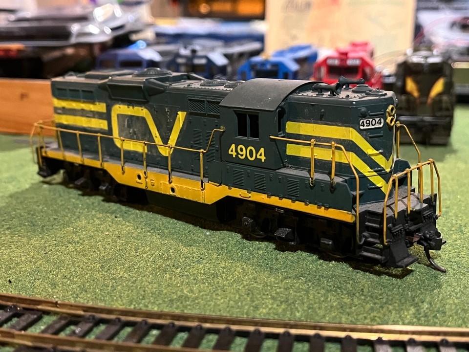 HO Athearn GP9 Central Vermont Custom Painted Diesel Runs DC | eBay