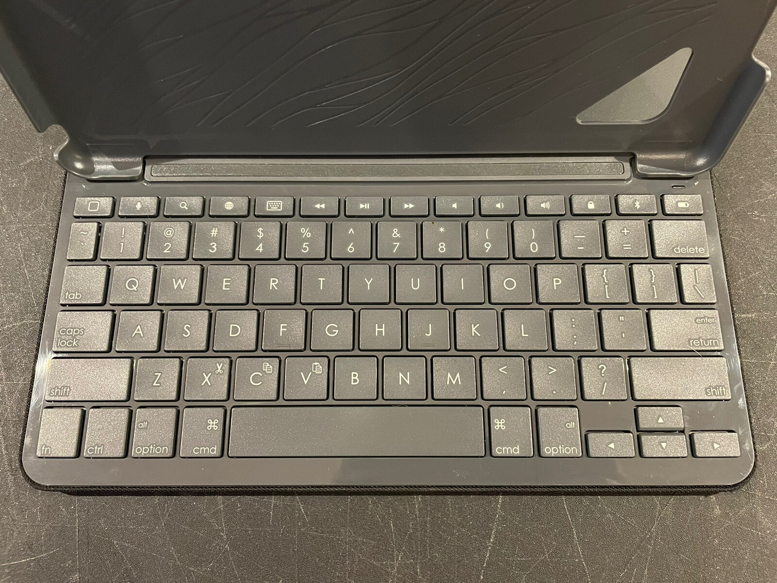 Logitech Logi Slim Folio Case For iPad W/ Bluetooth Keyboard (Model: Y ...