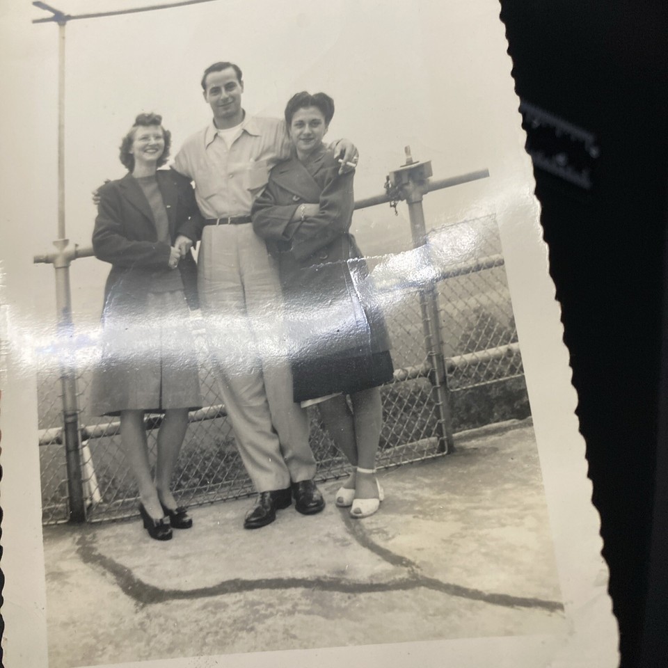 1944 Grandview Point Pennsylvania Pretty Women Handsome Man Smoking ...