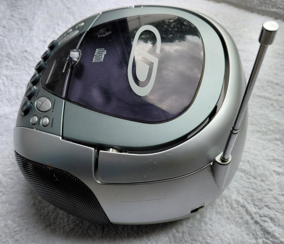 Audiovox CDP1386 CD Cassette Player, AM FM Radio, One owner, Lightly ...