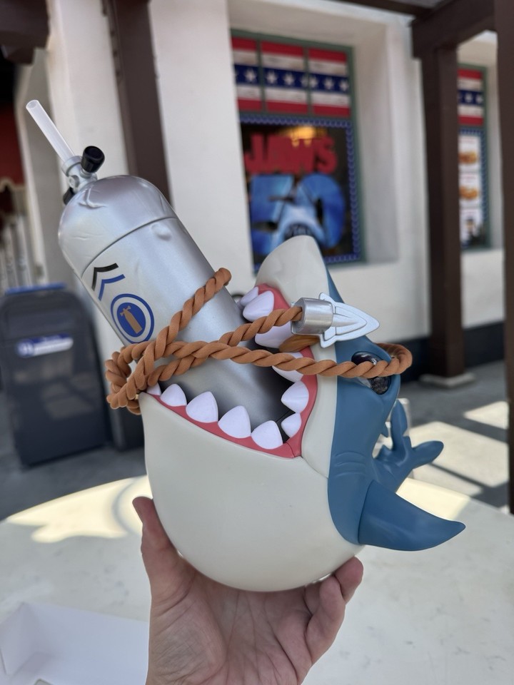 JAWS 50th ANNIVERSARY SHARK W/SIPPER WATER BOTTLE SCUBA TANK UNIVERSAL ...
