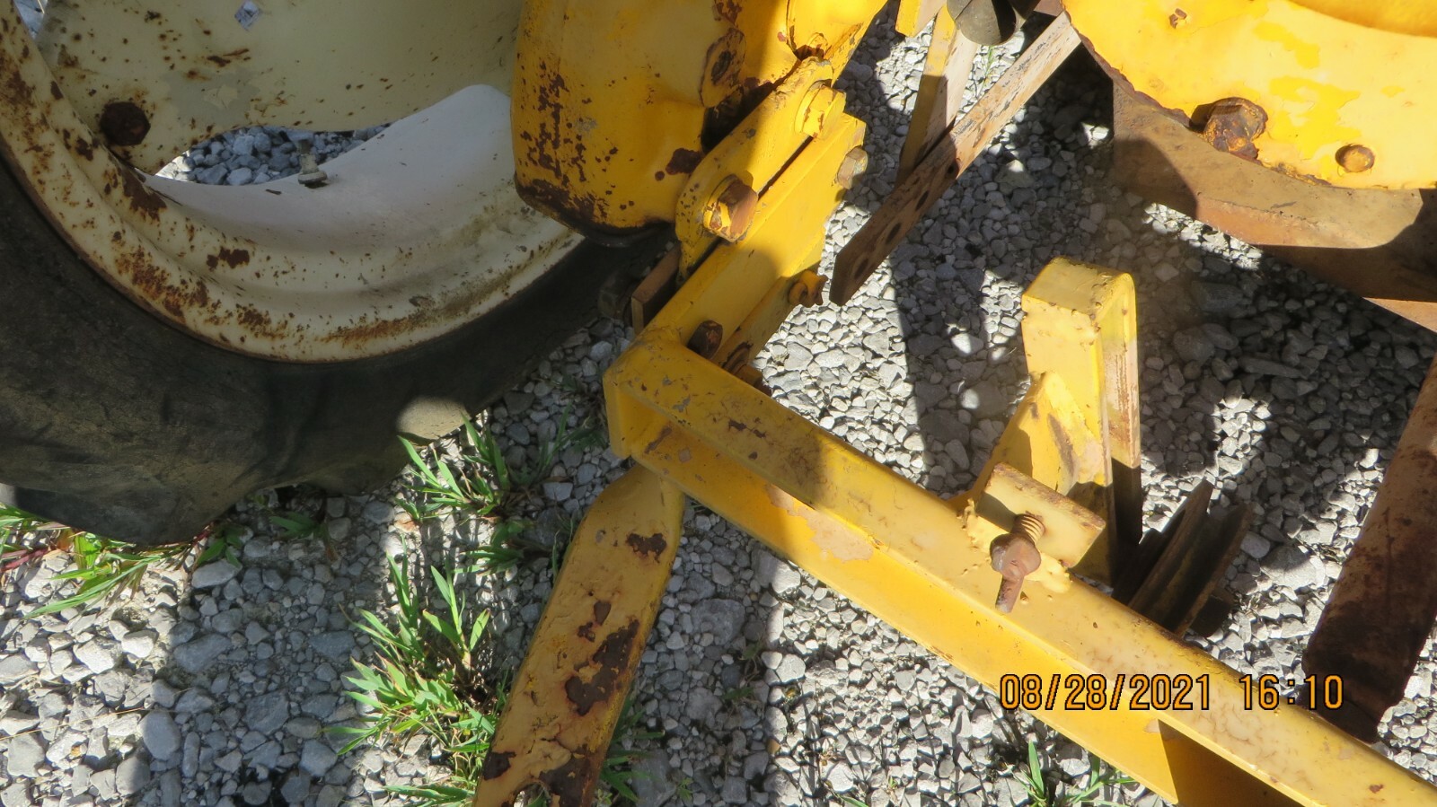 INTERNATIONAL/FARMALL CUB TRACTOR DRAWBAR AND BRACKETS | eBay