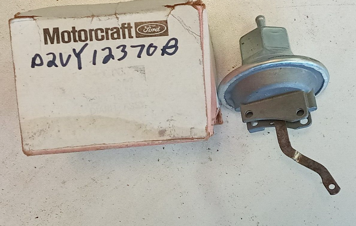 NOS Ford Motorcraft D2VY12370B Vacuum Advance | eBay