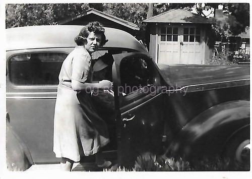 Vintage FOUND PHOTO Black+White Snapshot 1940's GIRL Original YOUNG ...