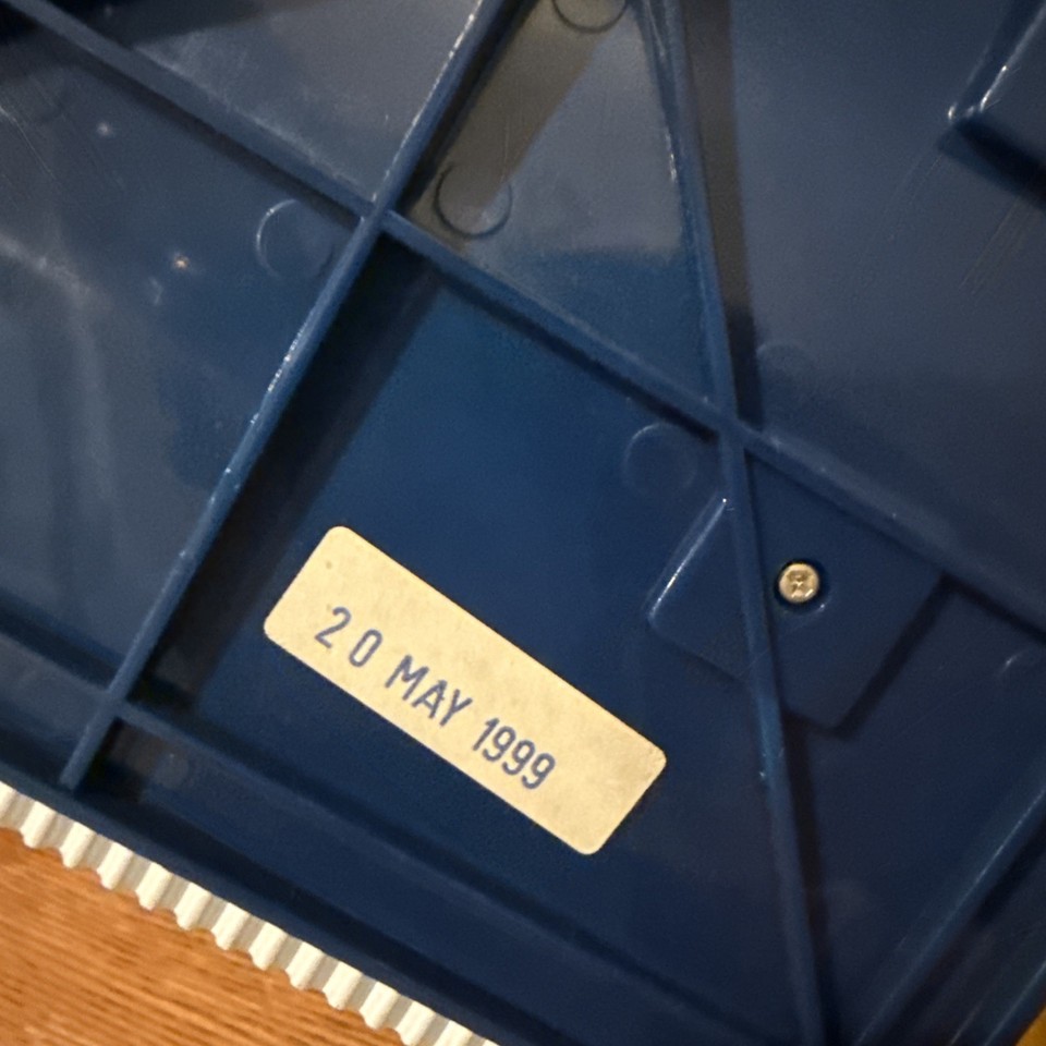 M&M'S PLASTIC CANDY DISPENSER RECLINER CHAIR W/REMOTE YELLOW PEANUT | eBay