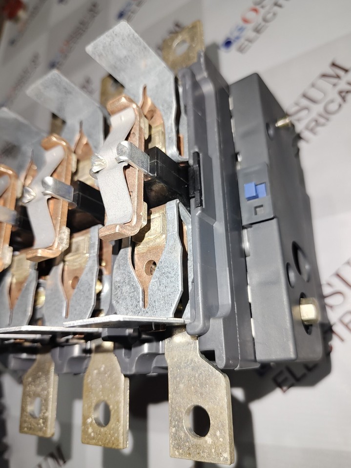 TELEMECANIQUE LC1F265 MAGNETIC CONTACTOR 265A VOLTAGE 220VAC FAST SHIP ...