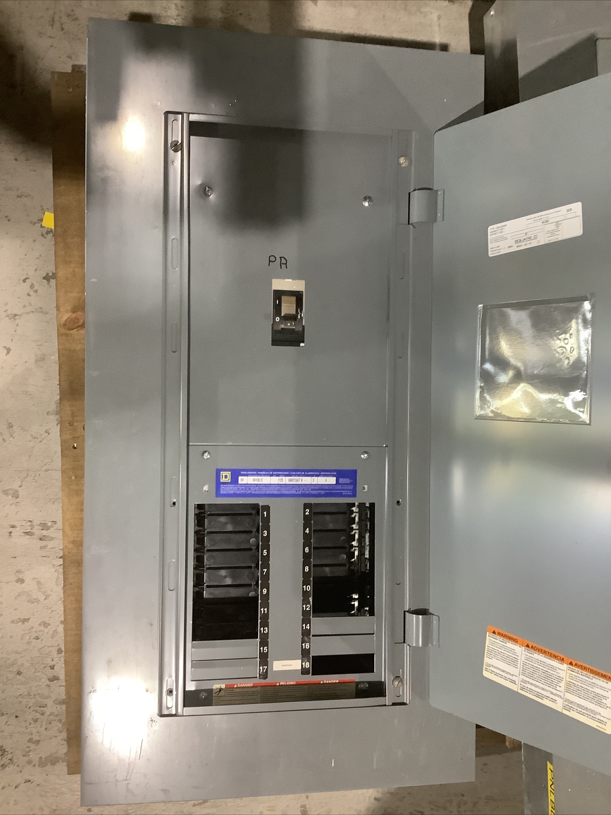 Square D Panelboard NF18L1C 125 Amp 600Y/347 Volt 3 Phase 4 Wire w ...