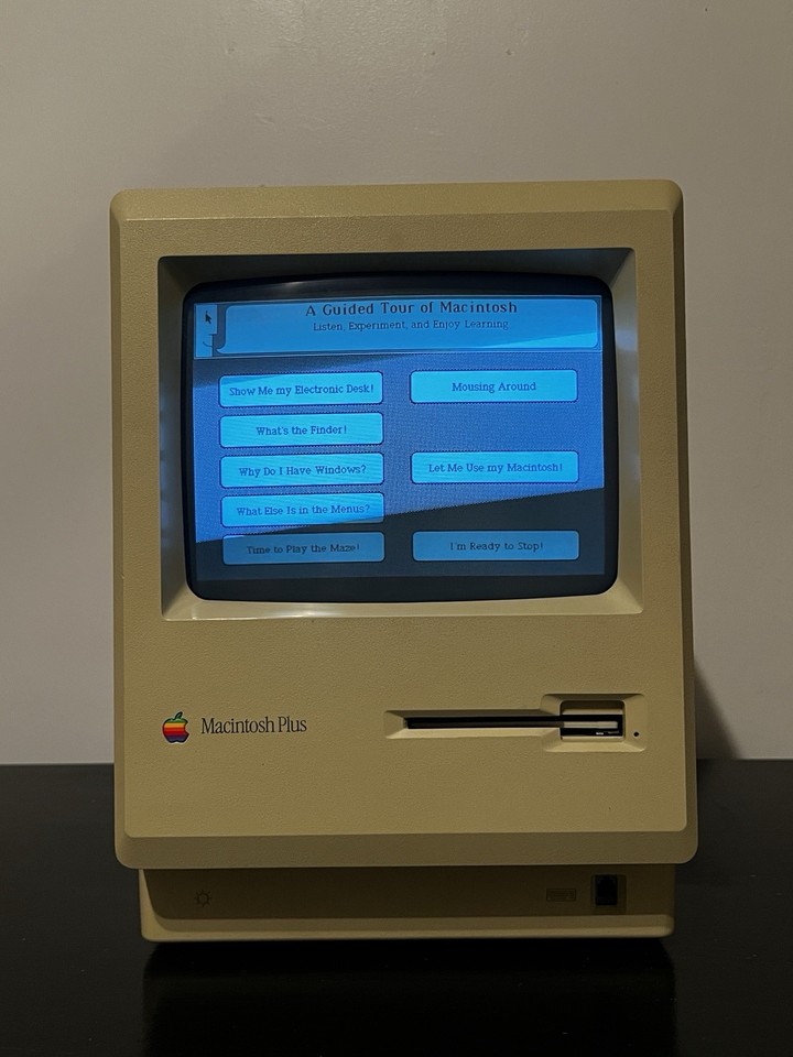 Vintage Macintosh Plus 1MB Apple Computer Model M0001A Working with ...