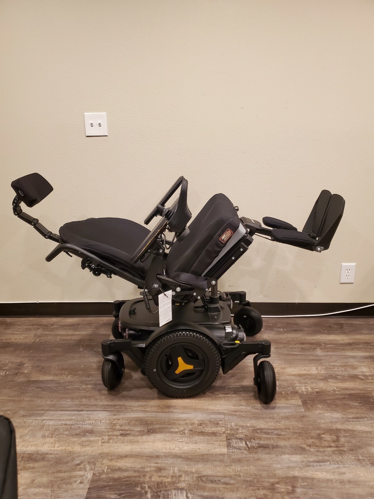2017 Permobil M1 Mid Wheel Drive with Power, Tilt, Power Leg. Folding ...