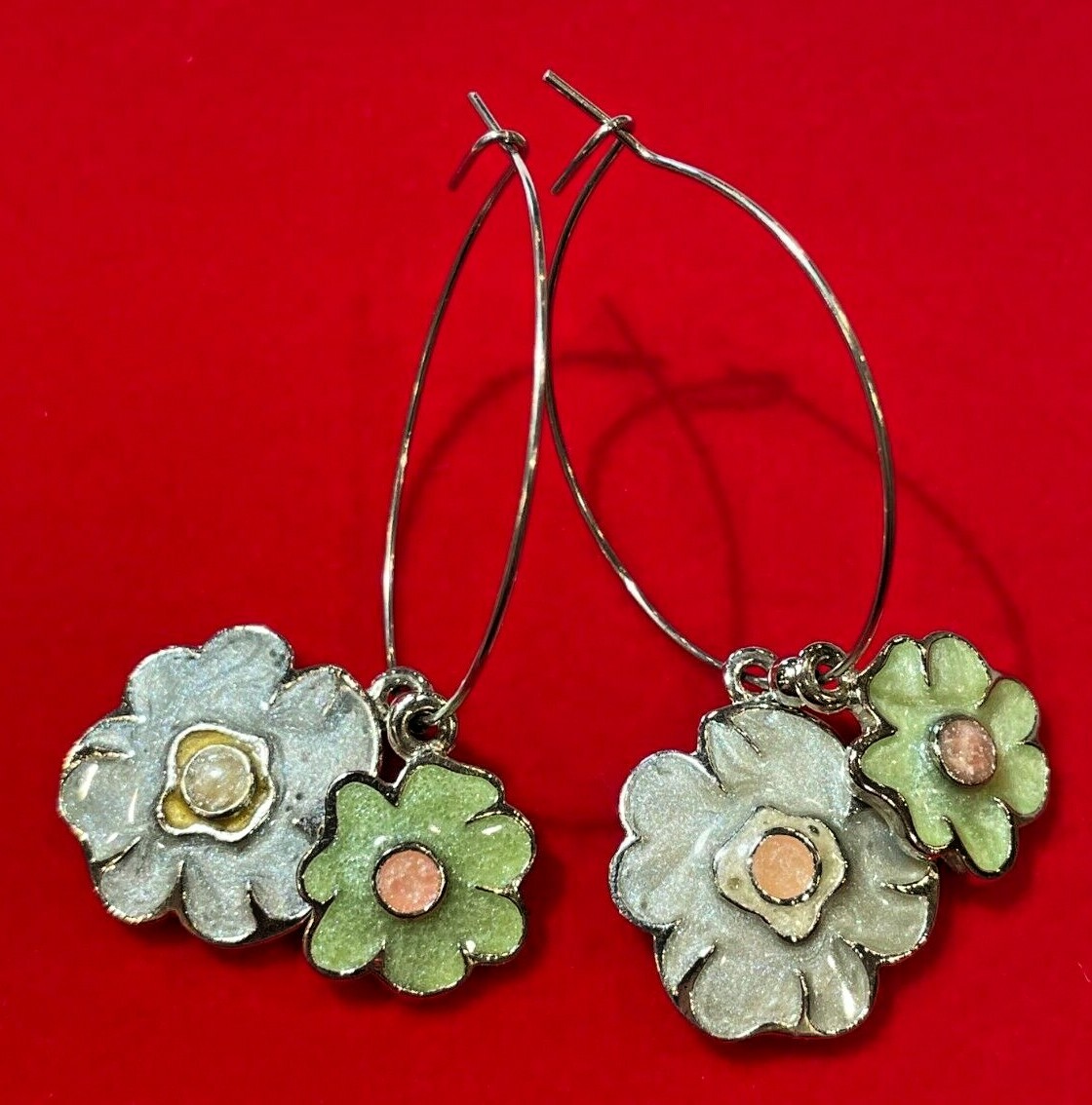 Vintage Hoop Dangle Daisy Flower Charms Pearly Green … - Gem