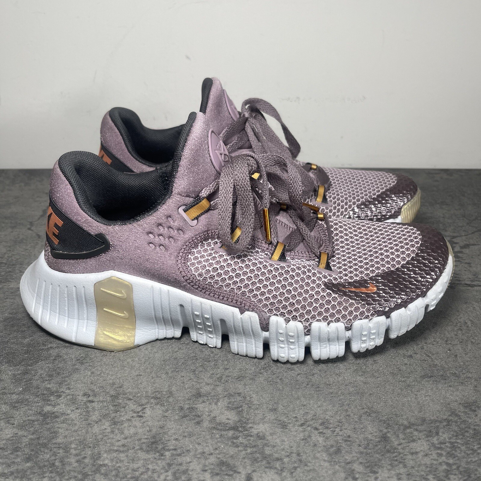 Nike Free Metcon 4 PRM Size 9.5 Womens Purple Smoke Metallic Copper Shoes