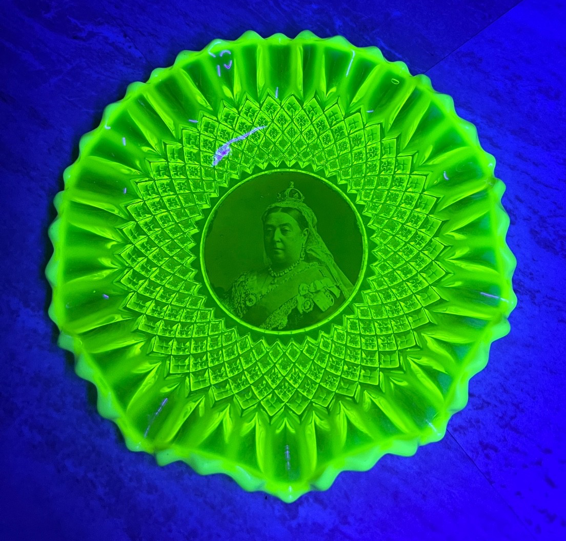 Davidson Vaseline Opalescent Victorian Glass "Queens Crown" Portrait ...
