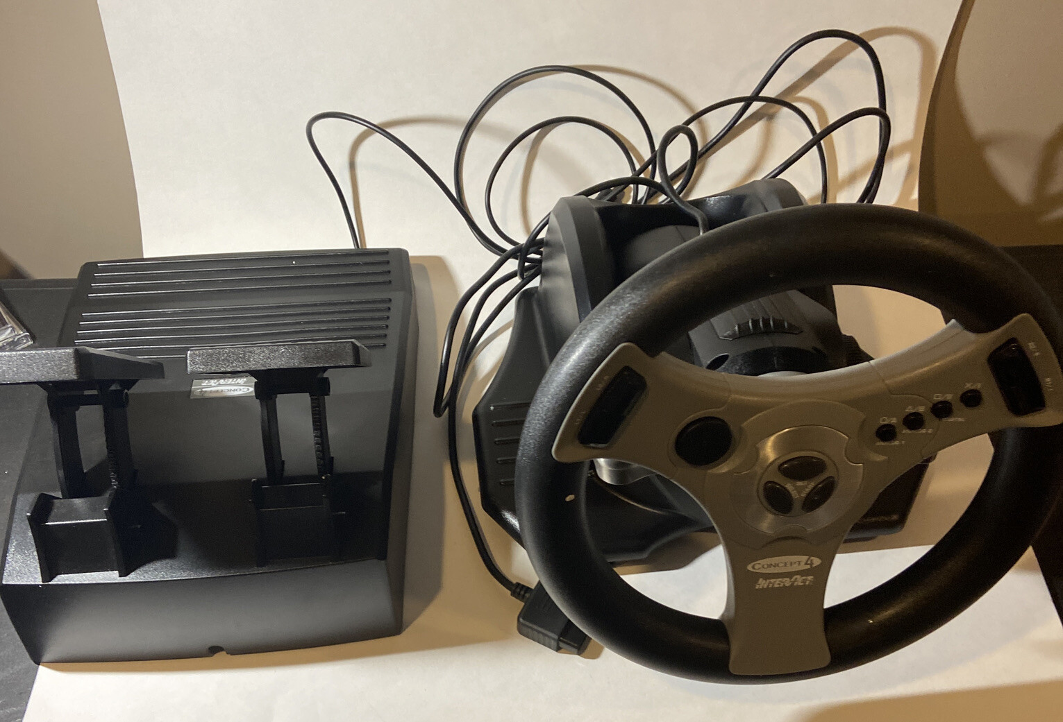 INTERACT CONCEPT 4 RACING WHEEL WITH BRAKE AND GAS PEDALS (PlayStation ...