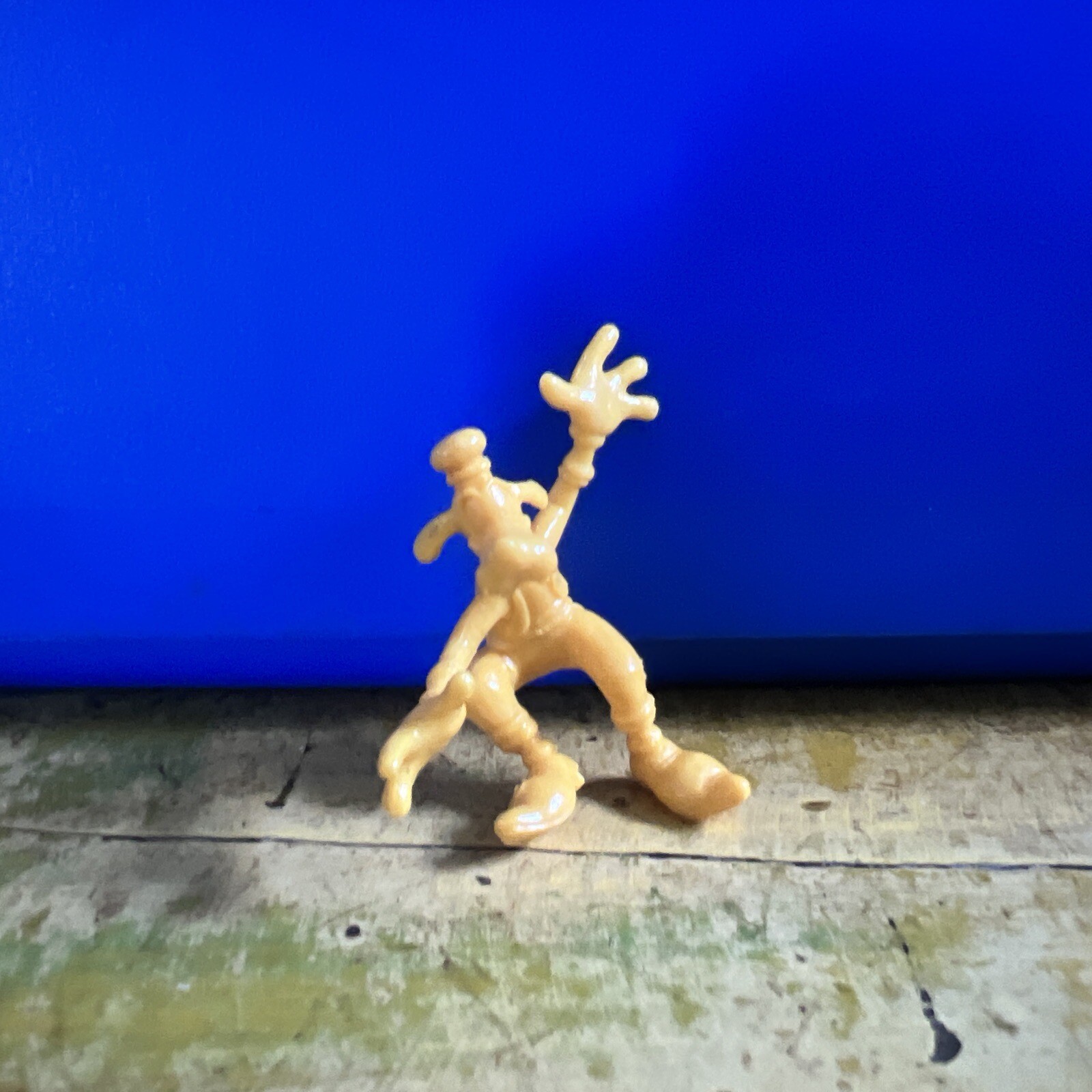 Walt Disney Goof Character Bendable Mini Figure Size 1.75x1.75 Inches ...