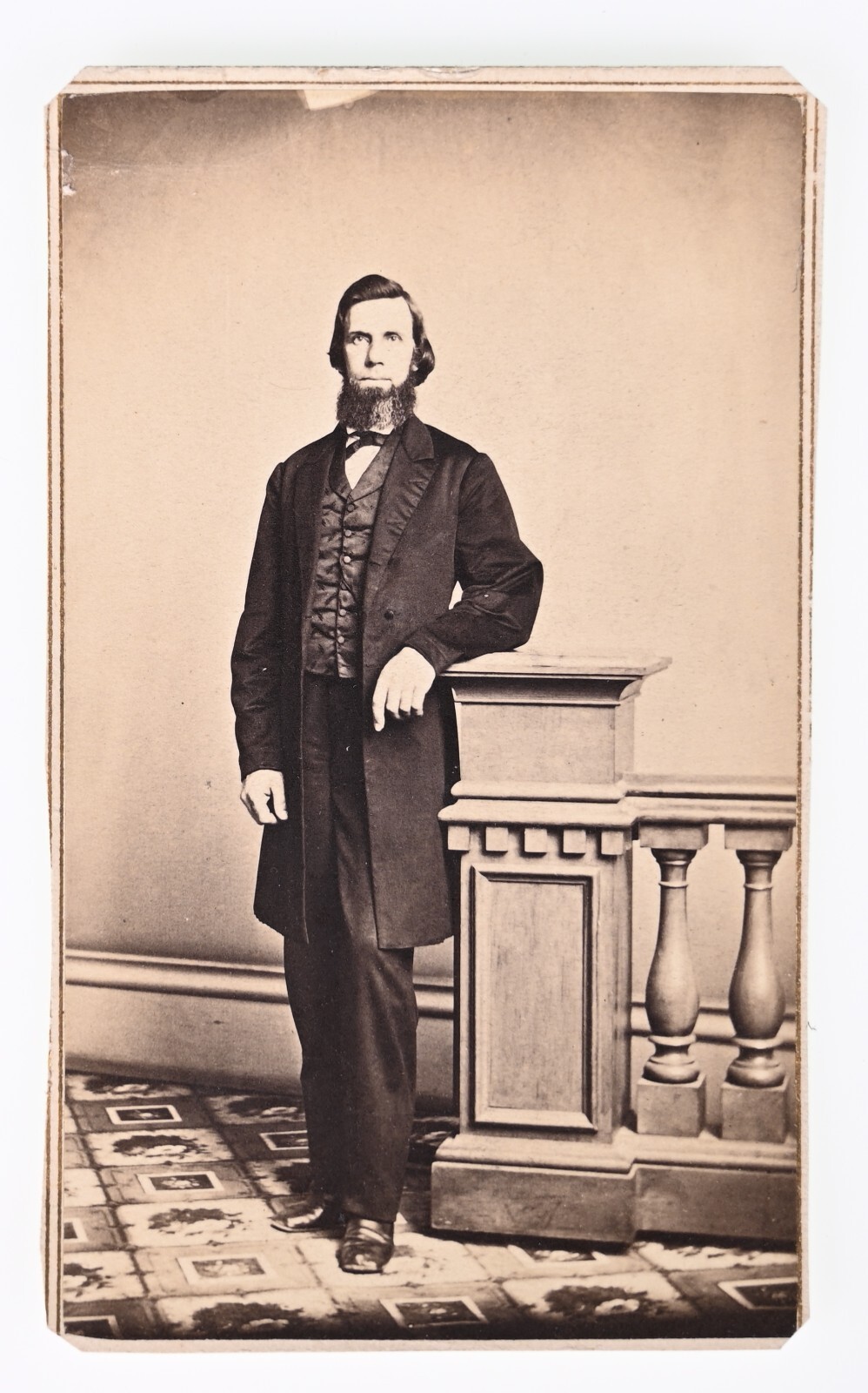 ANTIQUE CDV CIRCA 1860s HOWLAND HANDSOME BEARDED MAN IN SUIT CINCINNATI ...