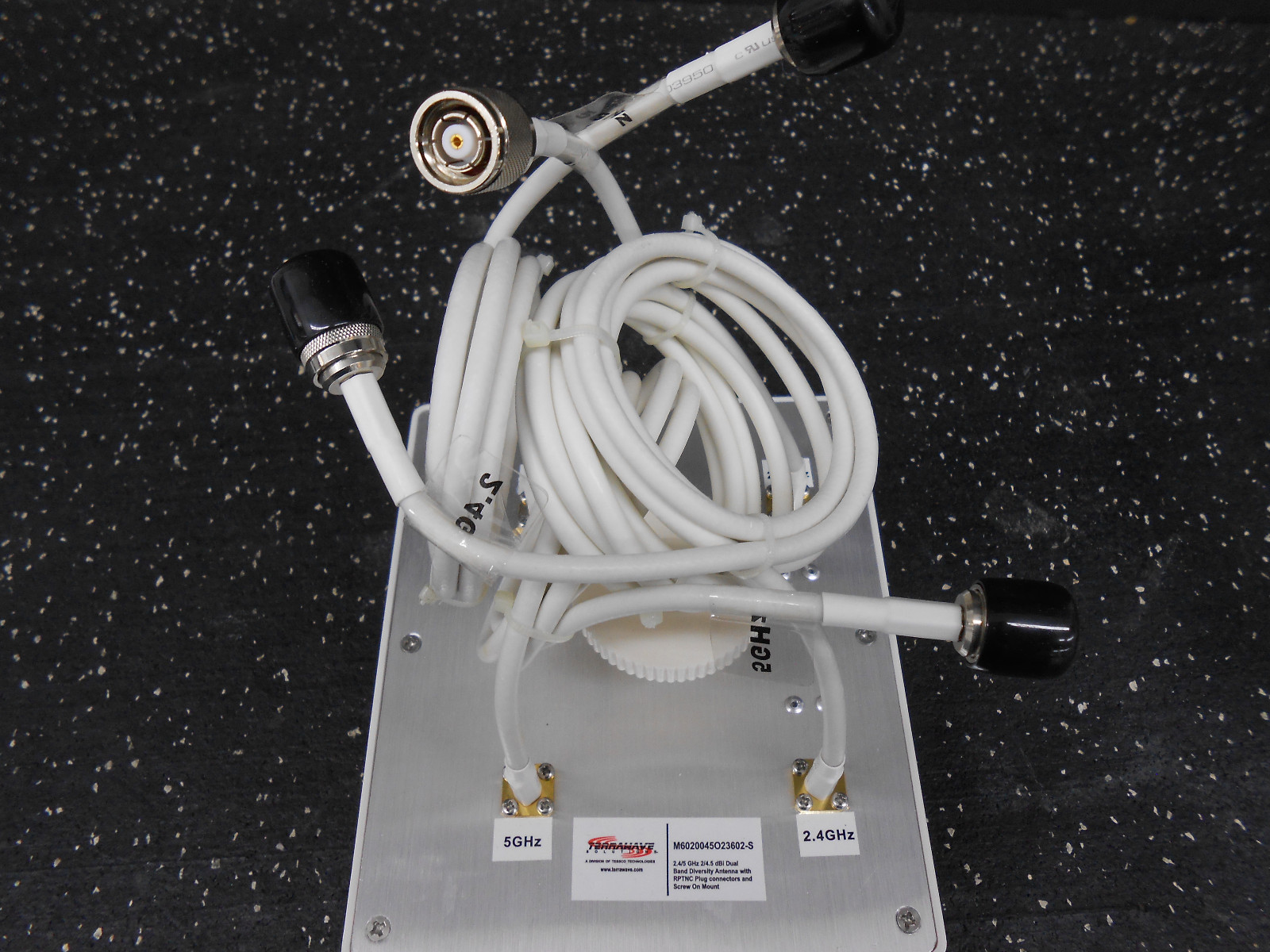 TERRAWAVE 2.4GHz 2dBi/5.1-5.85 GHz 4.5dBi 4 IN 1 OMNI ANTENNA ...