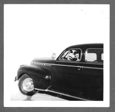 Vintage 1940s Photo Snapshot LOVELY SMILING LADY PEERING OUT OF CAR ...