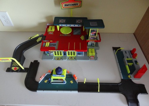 Matchbox Super Service Center 1995 Action System 10 | eBay