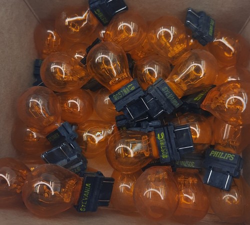 25X SYLVANIA 3057NA NOS Miniature Amber Bulb Ideal for Parking Side lot ...