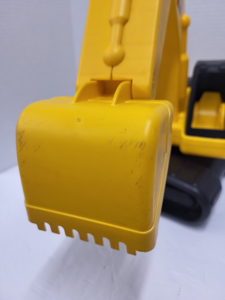 Yellow CAT Backhoe CONSTRUCTION model VEHICLE by TOY STATE INDUSTRIAL ...