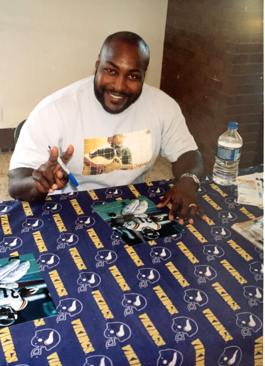 SCOTTIE GRAHAM Minnesota Vikings signed Color 8"x10" #2 W/COA RARE | eBay