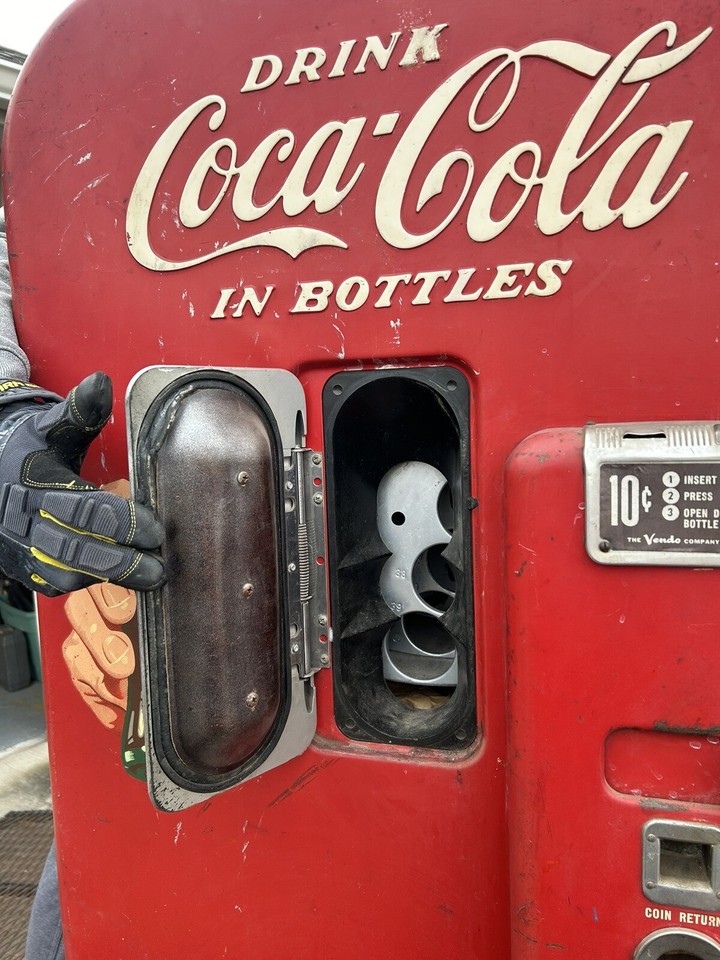 Vintage 1949 To 1950 Vendo 10 Cent Vending Machine Coca-Cola Coke Nice ...
