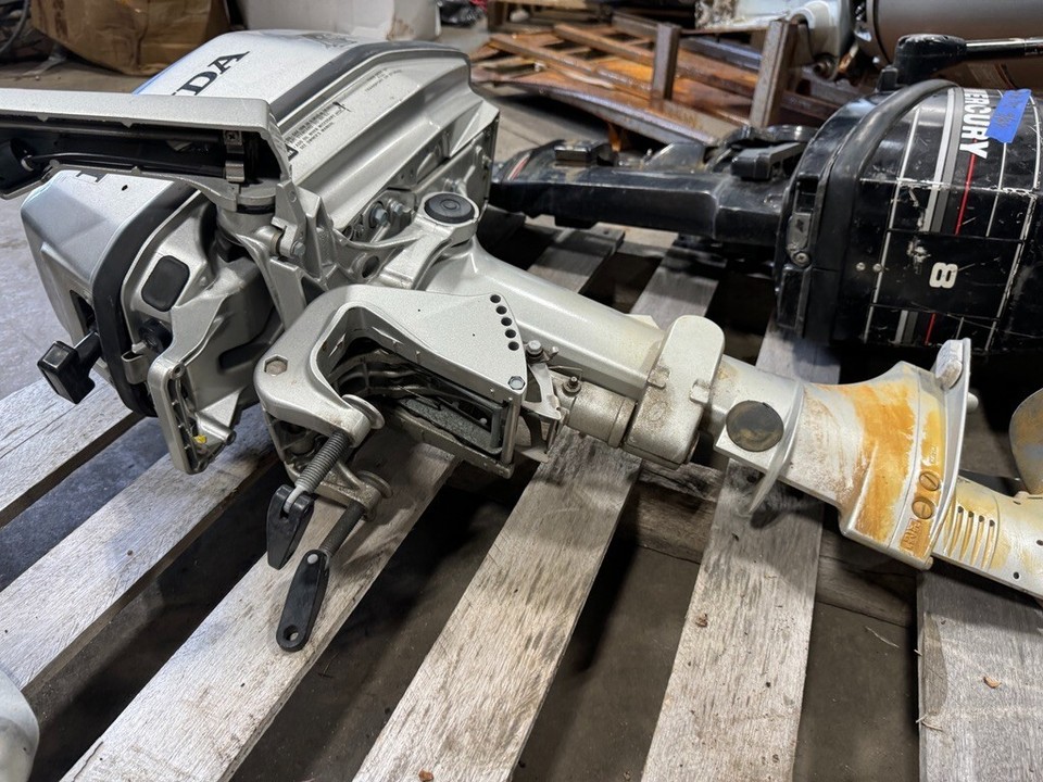 Honda BF5 hp 4-Stroke Tiller Pull Start Outboard Boat Dinghy Skiff ...