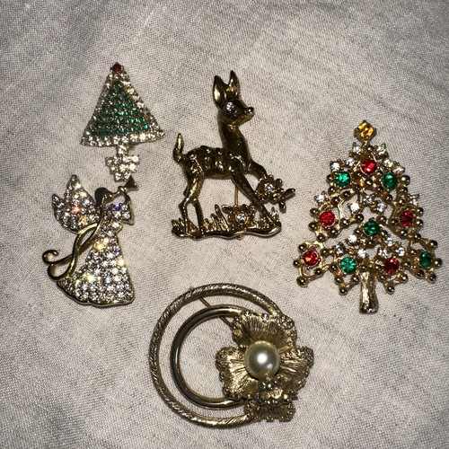 5pc Lot Vintage Christmas Pins Monet Rhinestone Angel Christmas Tree ...