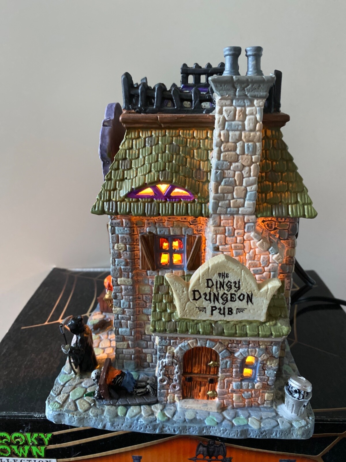 LEMAX Spooky Town Dingy Dungeon Pub - 05014 Retired and Rare lights ...