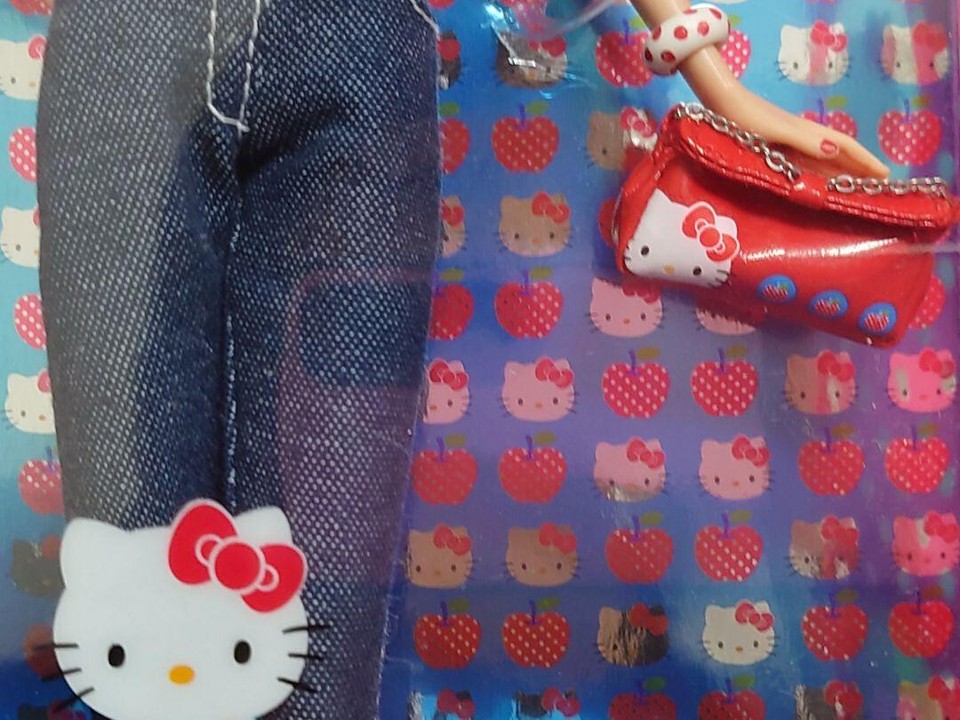 MATTEL SANRIO Barbie x Hello Kitty Collaboration Apple Tree 2008 Doll ...