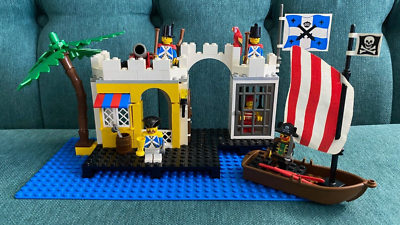 Lego Pirate Lagoon Lockup 1991 Lego Toys Vintage Pirates Display At